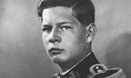 King Michael I delivers speech in the Romanian Parliament for his 90th ...